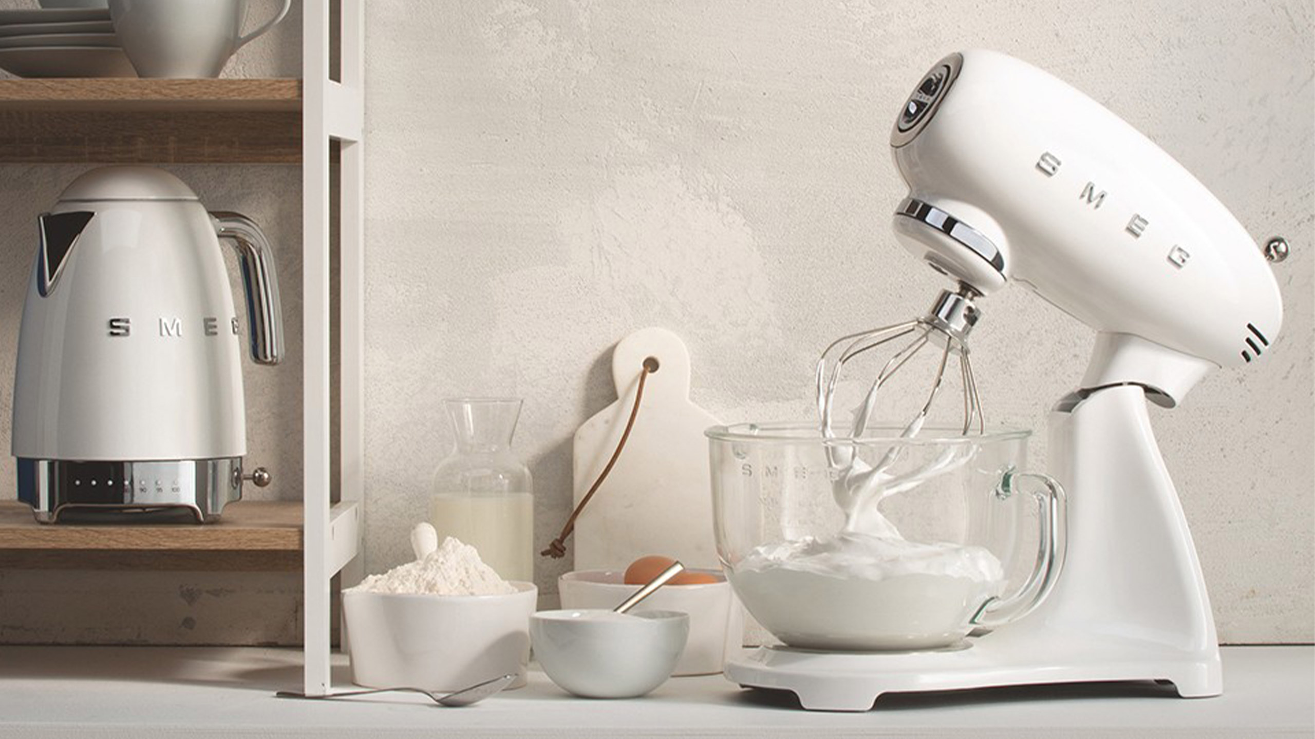 Die Smeg Küchenmaschine: Allrounder im 50er Jahre Retro Stil - Küchen ...